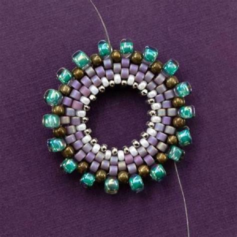 Beginners Guide To Peyote Stitch Eureka Crystal Beads