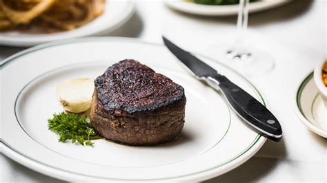 26 Best Chicago Steakhouses That Are Worth The Splurge