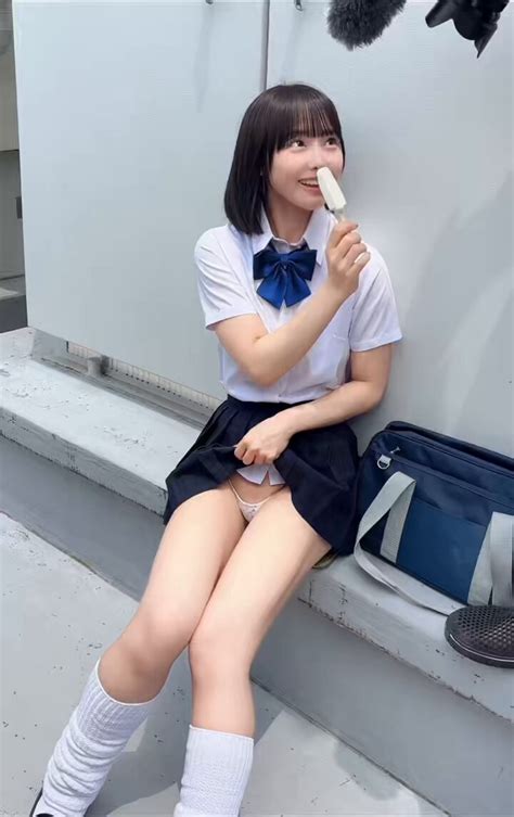 女子校生の恥じらいあるめくりパンチラ画像 Part59 お宝エログ幕府