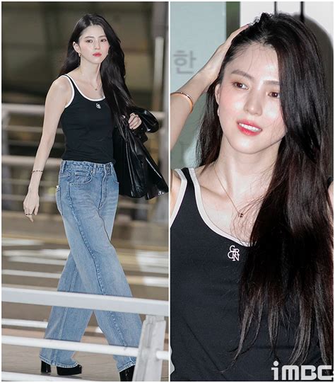 포토 한소희 무거운 분위기 속 밝은 미소