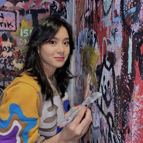 7 Potret Zee Jkt48 Putri Presenter Fadli Muhammad Yang Ternyata Manja Banget Di Rumah Foto 1