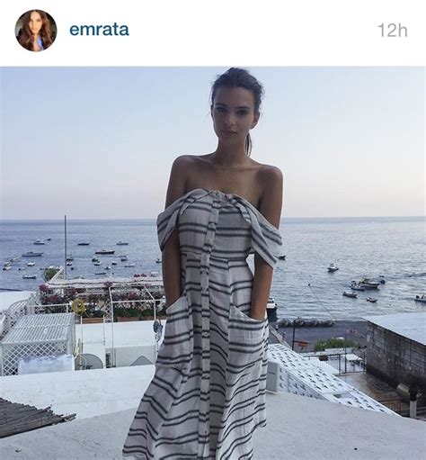 La Bellissima Modella Emily Ratajkowski In Vacanza A Positano