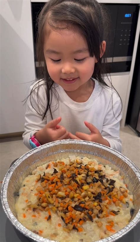 余香凝與囡囡化身廚娘 炮製齋蘿蔔榚｜即時新聞｜繽fun星網｜oncc東網