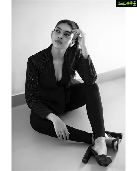 Actress Dushara Vijayan Hd Instagram Photos And Wallpapers June 2019