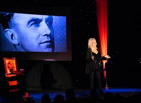 Ustremes Vicky Wright Brings Crowd To Tears With Tribute To Football