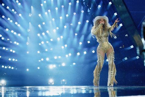 Beyoncés Tour Lands In New York For Second Show A Night Of High Fashion High Energy