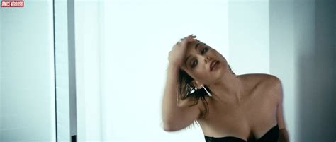 Livia De Bueno Desnuda En The Man From The Future