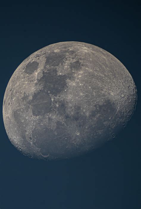 Waxing Gibbous Moon At 85 Through A 102mm Telescope Rastronomy