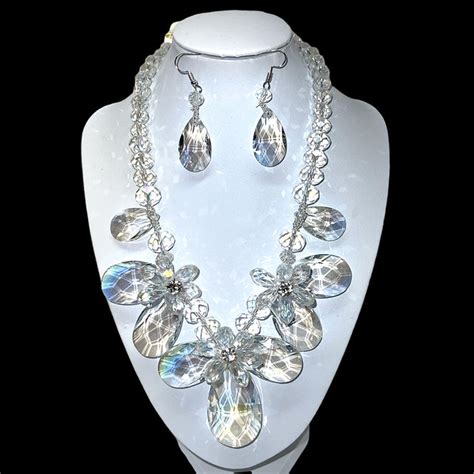 Scarlett Necklace Set Royal Splendor And Travel