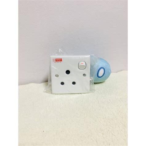 [schneider] 15a 20a 250w Round Pin Water Heater Switch Socket Outlet Shower Socket Shopee