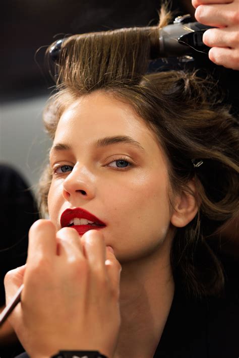 Barbara Palvin O Cómo Conseguir El Lip Combo Ideal Según Tu Tono De