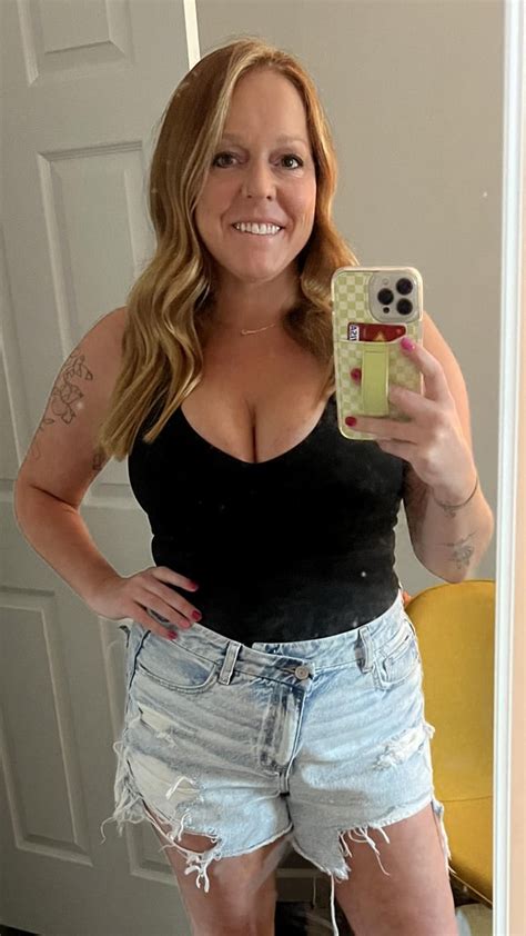 Is Milf Cleavage Still Sexy Rcougarsandmilfssfw