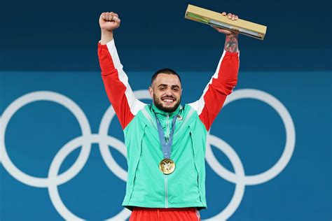 Кога Карлос Насар вдига за златото на Световното първенство по вдигане