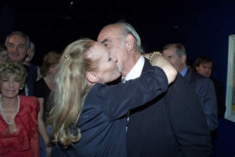 Photo Archives Ursula Andress Et Sean Connery Vernissage De L