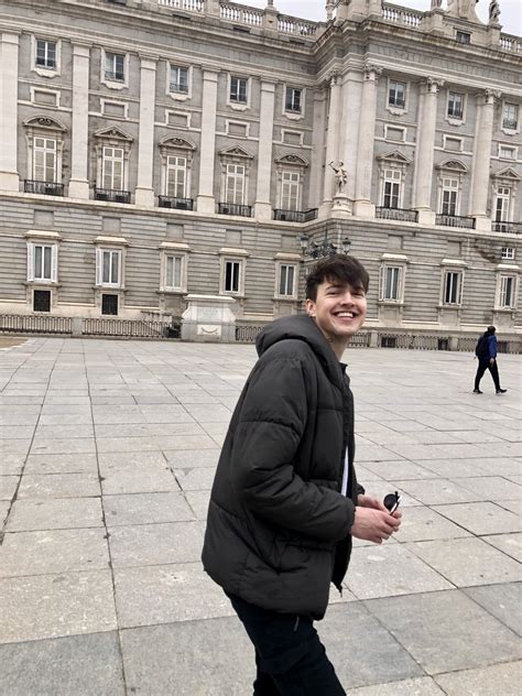 Močiutę įkūnijantis Tiktokeris Edvinas Apie Tikros Močiutės Reakciją Ir Užklupusį Populiarumą