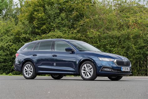 Skoda Octavia Estate Review 2022 Parkers