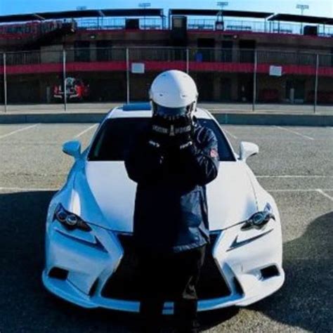 W Kov 寇 3is kov Threads Say more