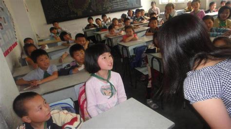 城市轨道交通学院在松江新桥小学举行支教活动