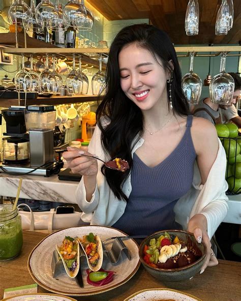 ️ 진영희 ️ 몸을 유지하기 위해 오랫동안 진에 가서 연주를 하는 편이다 Instagram