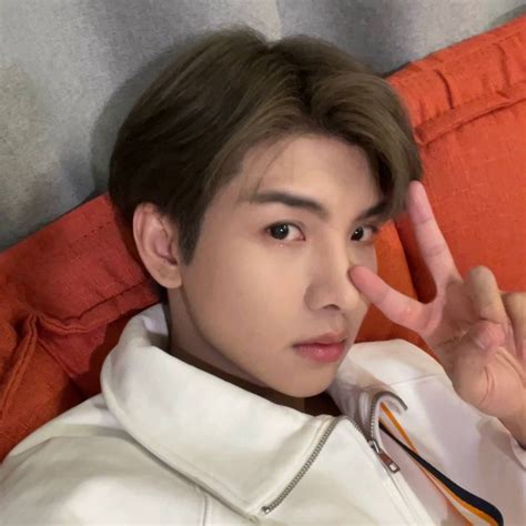 Cnent On Twitter Zhengfanxing Updates Weibo 郑繁星