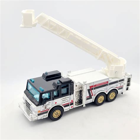 Matchbox Pierce Velocity Aerial Platform Fire Truck 2019 Working Rigs