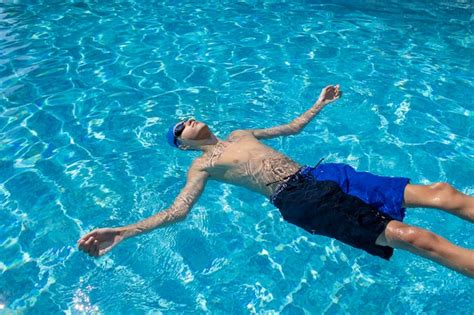 Premium Photo Handsome Guy Relaxing In Swimming Pool
