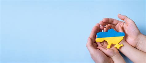 Photo Libre De Droit De Forme De La Carte De Lukraine En Couleurs Jaune