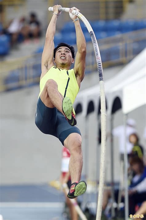 田徑》葉耀文事件 全國撐竿跳紀錄保持人謝佳翰替協會緩頰 自由體育 田徑》葉耀文事件 全國撐竿跳紀錄保持人謝佳翰替協會緩頰 自由體育