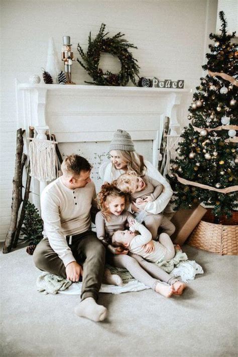 70 Best Christmas Photoshoot Ideas For Families 2025 Outfits Color