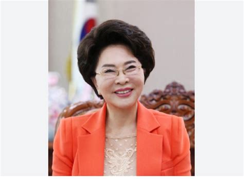 Viral Rektor Berusia 93 Tahun Lee Gil Ya Tampil Awet Muda Ini