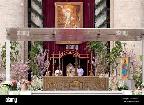 Altar For Easter Mass With Pope Benedict Xvi For Easter Mass St Peter