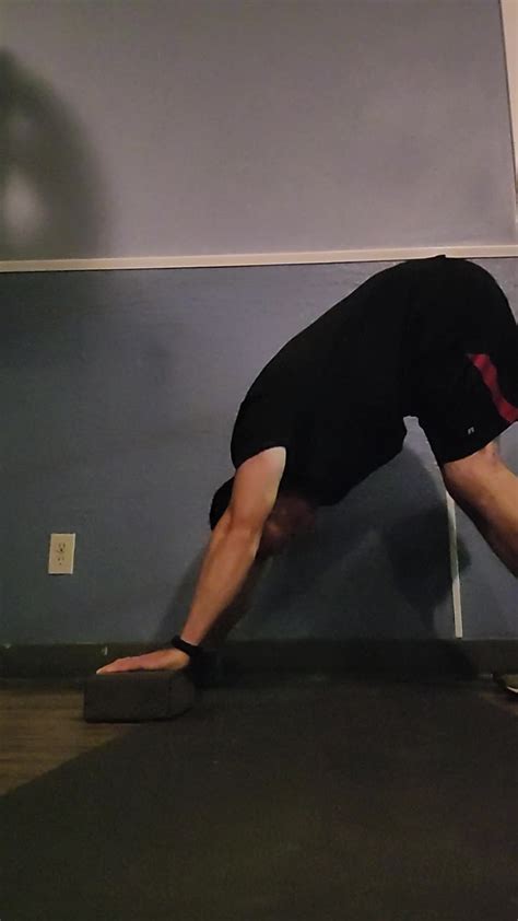 Pike Pushup Form Check It Doesnt Look Like Im Doing It Rightfeels
