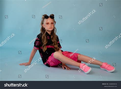 3 354 Imagens De Tween Models Imagens Fotos Stock E Vetores Shutterstock