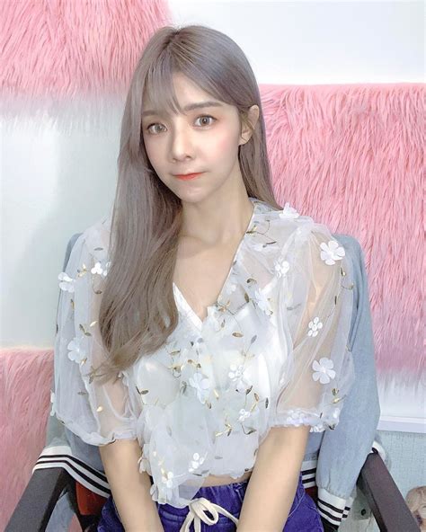 林艾融 Ig私照超母汤：布料根本罩不住 Vtr宅趣坊