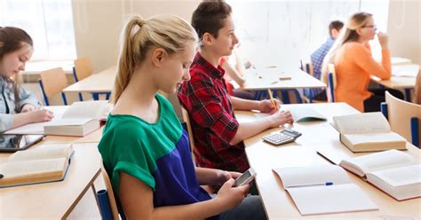 Glos Ouders Mobieltjes Wel Op School Niet In De Klas