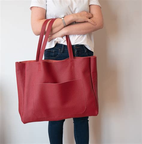 Chic Red Leather Tote Bag Spacious Carryall For Everyday Elegance And