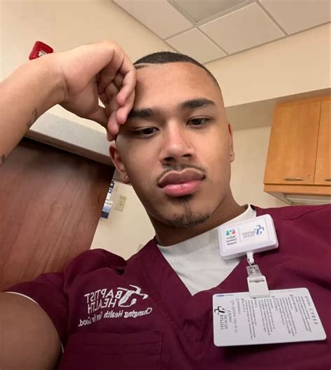 Pin By Elie On Bg Light Skin Men Handsome Black Men Gorgeous Black Men