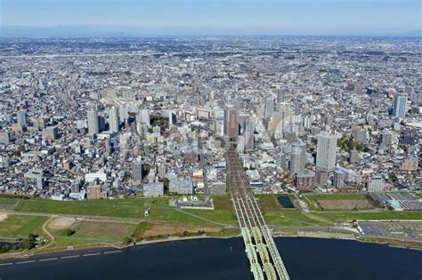 荒川河川敷上空より川口駅を望む・航空写真 No 4571132｜写真素材なら「写真ac」無料（フリー）ダウンロードok