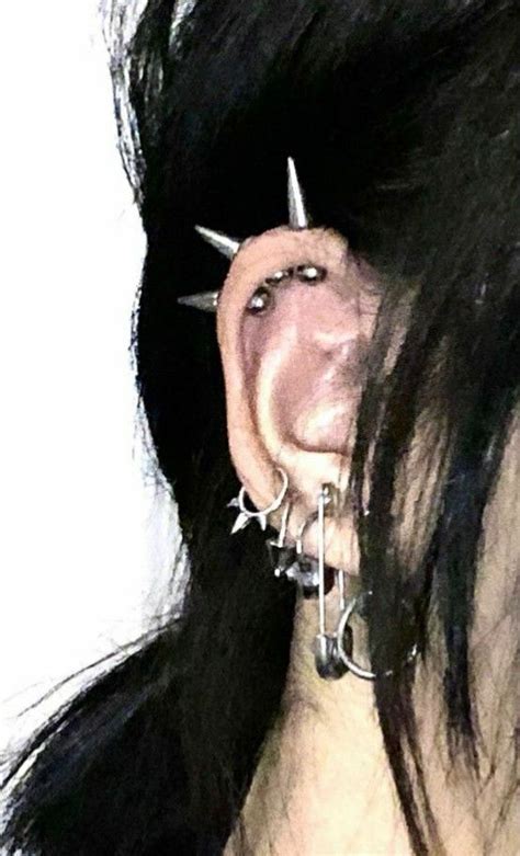 Pin On づ｡ ‿‿ ｡づ⚠️️ Cool Ear Piercings Emo Piercings Face Piercings