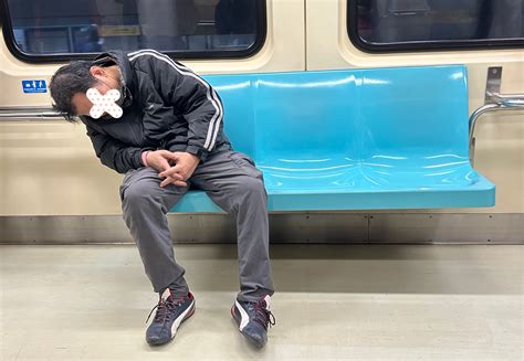 搭乘捷運當心 睡翻怪叔叔竟觸摸女性 蕃新聞