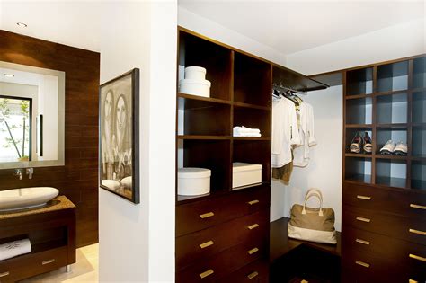 Amplio Closet Vestidor Con Baño