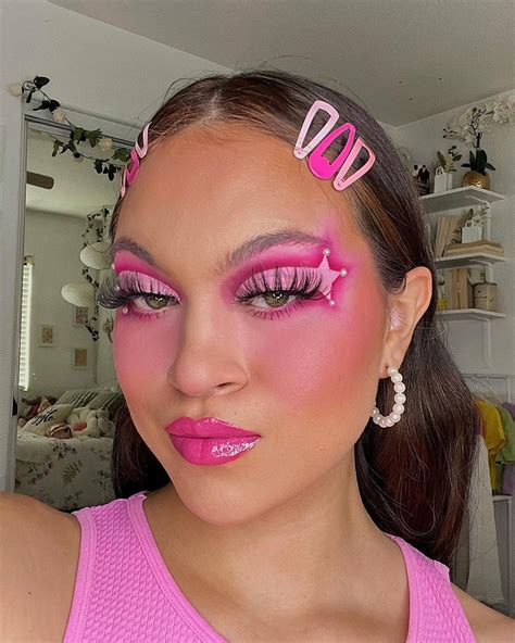 15 Pink Eye Makeup Looks To Try For Your Next Party Glowalley