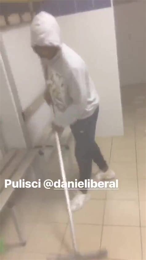 Lockeroom 020
