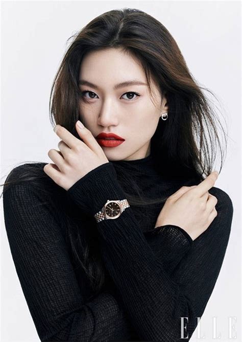 金度延《elle》杂志写真曝光 烈焰红唇御姐范十足