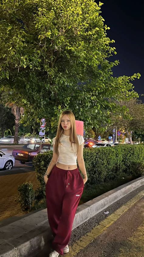 Andy Adlı Kullanıcının Grils Panosundaki Pin 2025 Kızlar Kadın Punk Modası