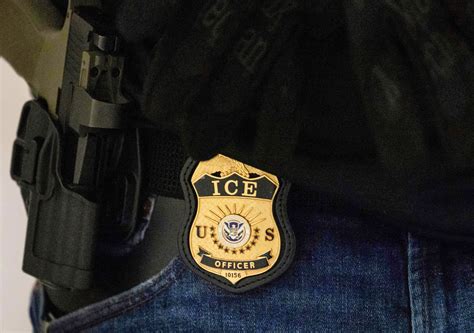 Sargento Del Nypd Sospechoso Se Hizo Pasar Por Agente De Ice Para