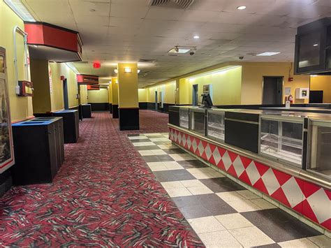 Exclusive Moviegoers Rip Really Gross Nyc Amc Movie Theater They