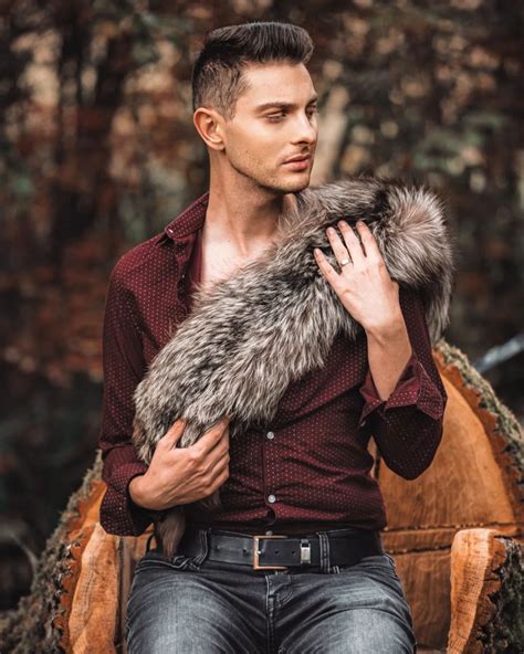 Damjan Murko Skrivnostni Moški Mu Ne Da Miru Točnoto