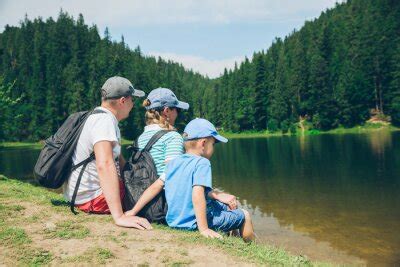 Nackte Familie Sitzt Am Strand Leinwandbilder • Bilder Fkk Legged