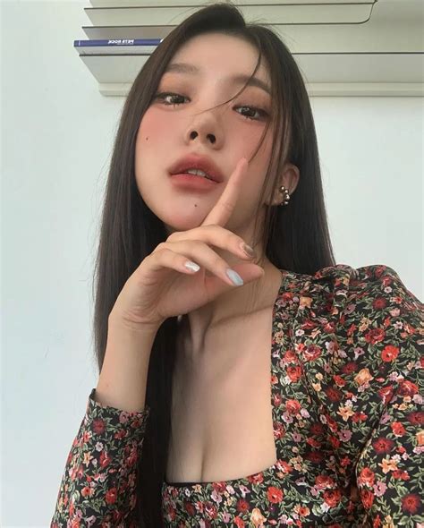 이유비 Lee Yoo Bi Lee Yoobi • Instagram Photos And Videos